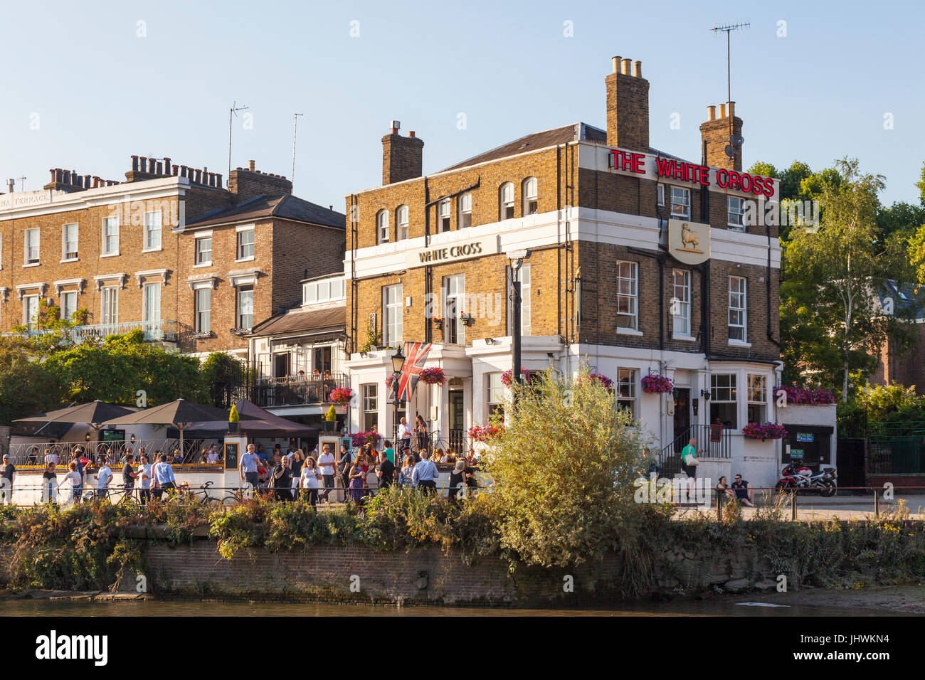 White cross richmond pub hi-res stock photography and images - Alamy