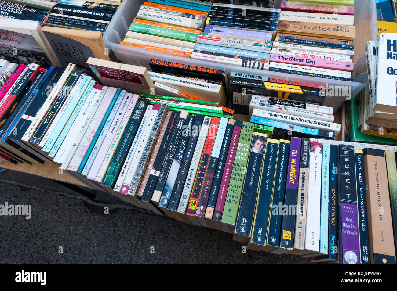 Used novels for sale hi-res stock photography and images - Alamy