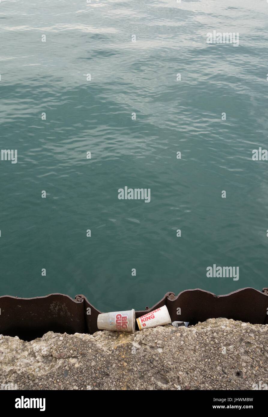 Litter the lakes hi-res stock photography and images - Alamy