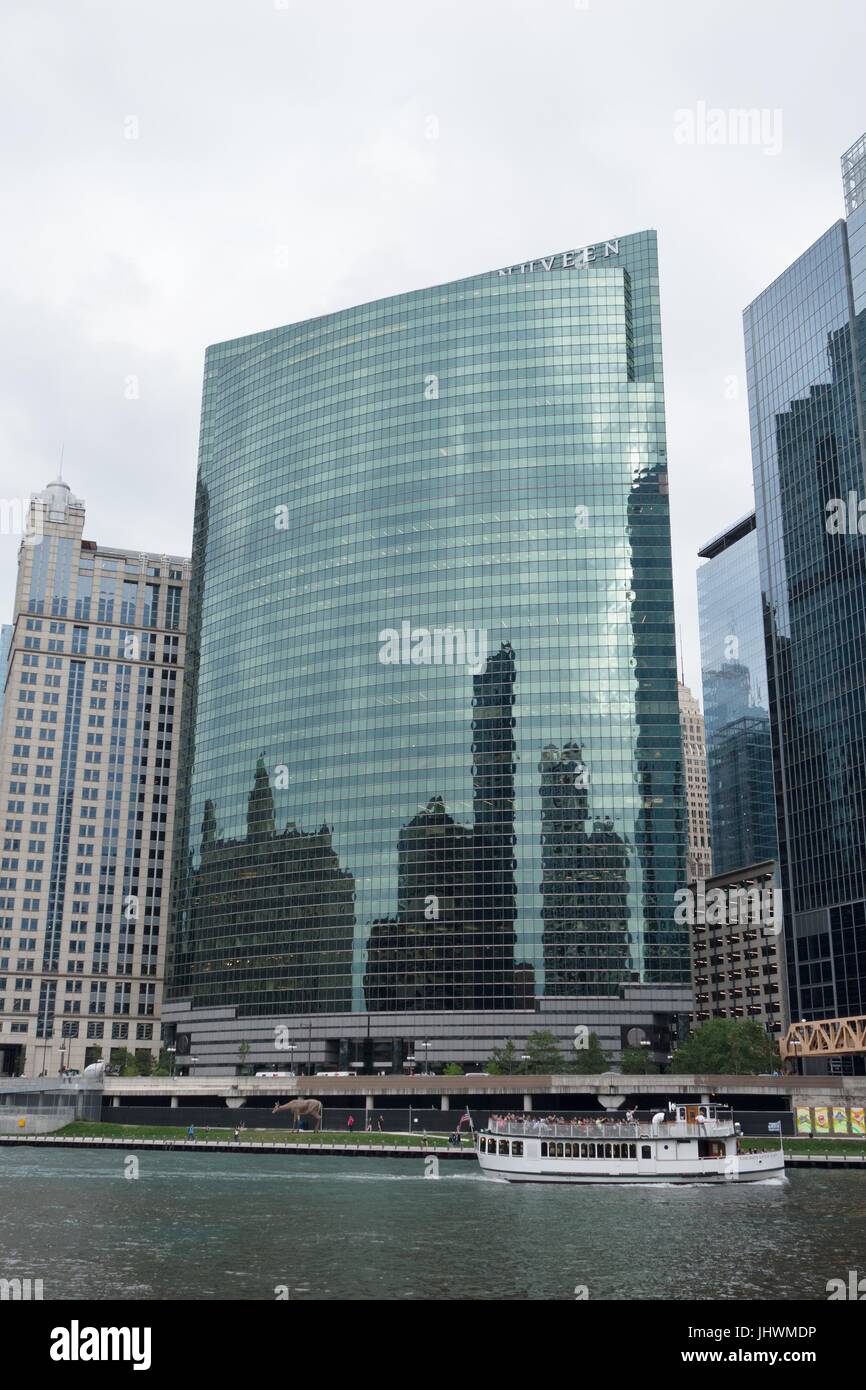 333 Wacker Drive, in Chicago, IL, USA Stock Photo - Alamy