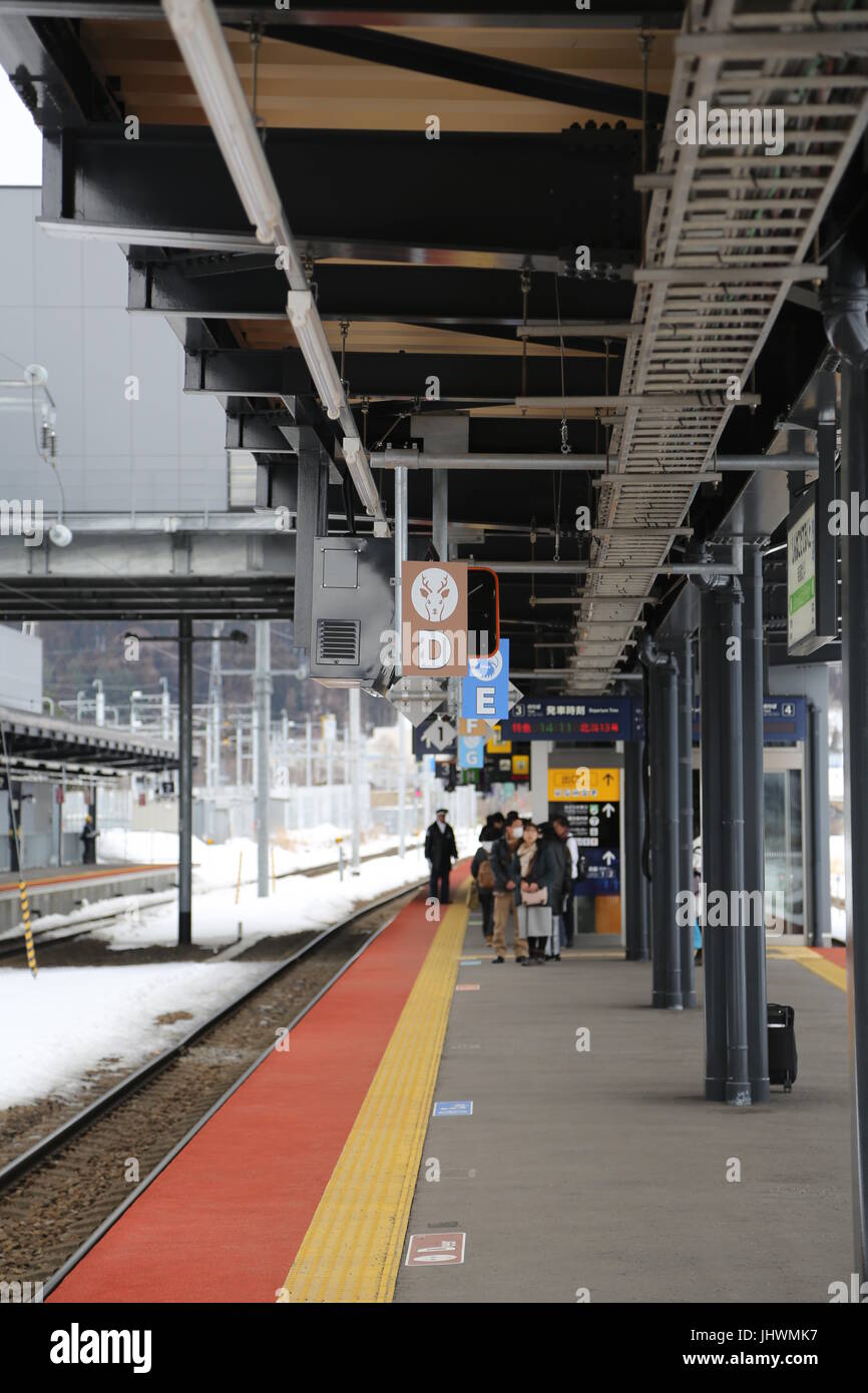 Yellow line train hi-res stock photography and images - Alamy