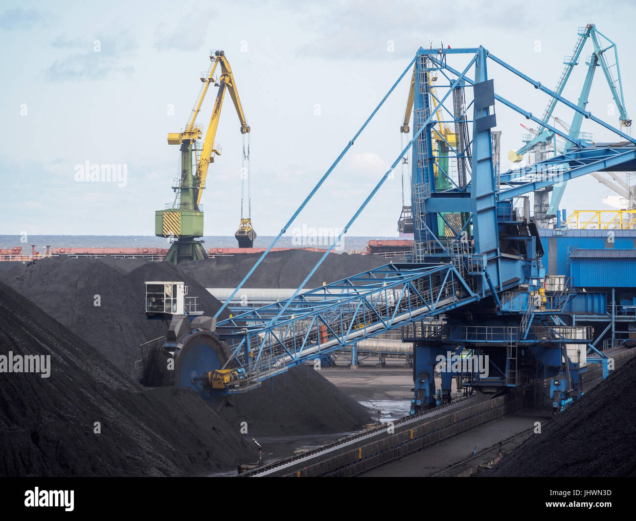 Work in port coal handling terminal Stock Photo - Alamy