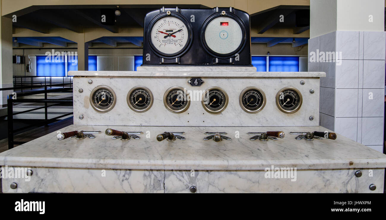 Control system architecture hi-res stock photography and images - Alamy