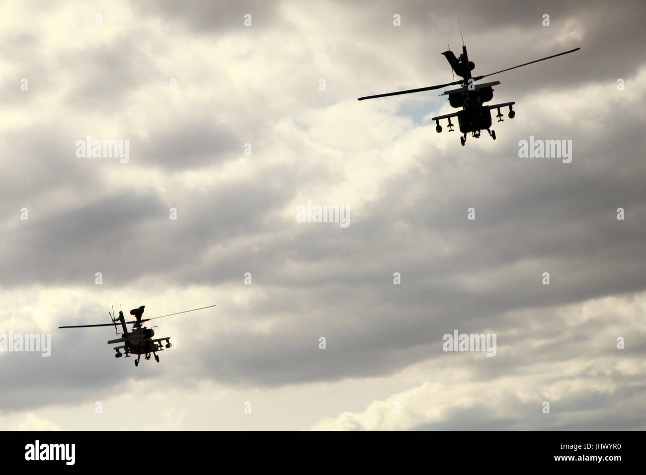 Apache helicopter 30mm chain gun hi-res stock photography and images ...