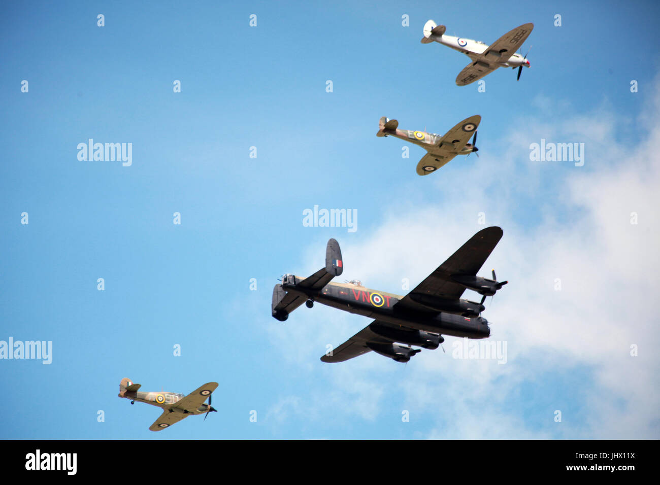 Ww2 british aircraft hi-res stock photography and images - Alamy