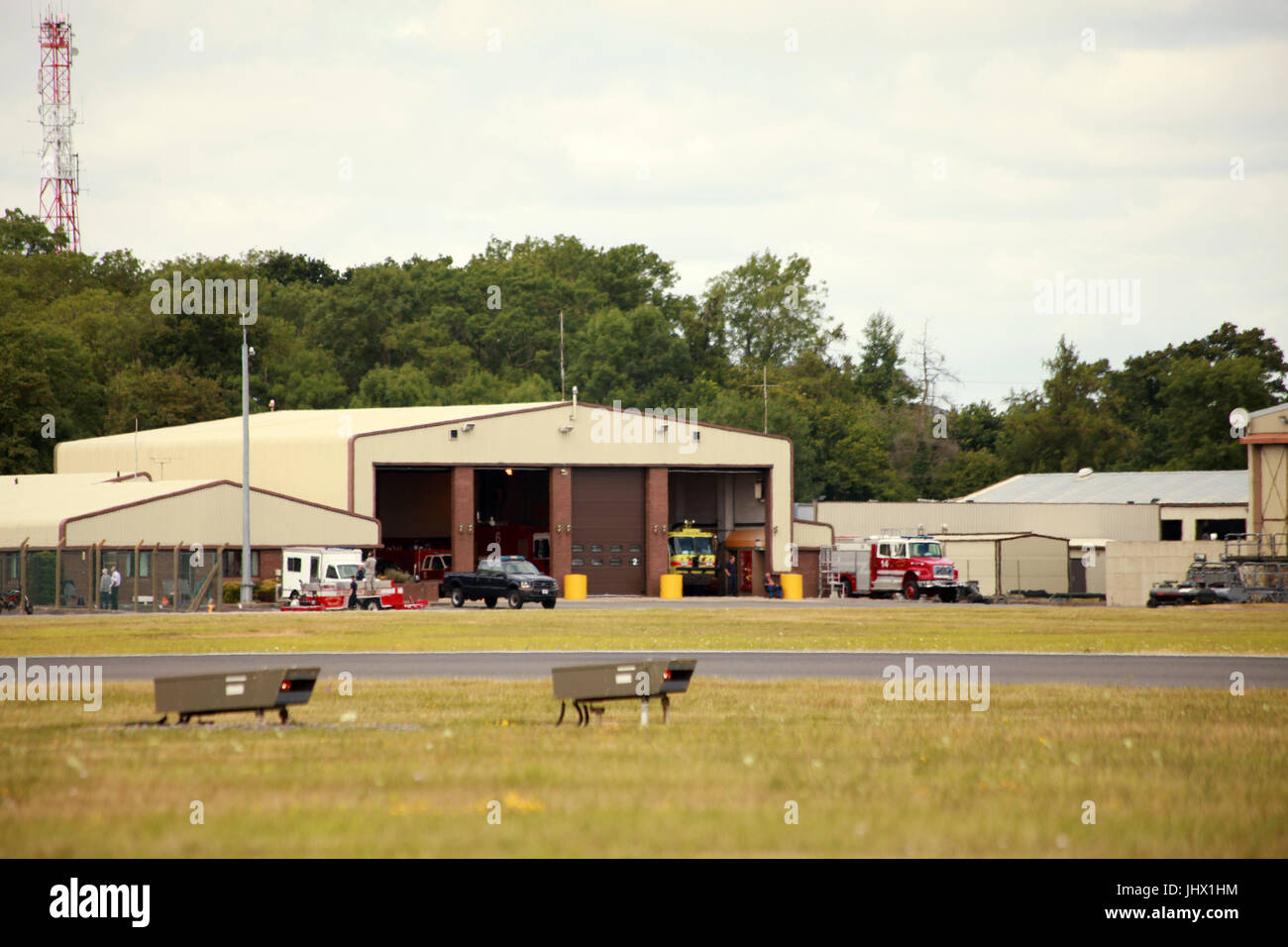 Airfield gate hi-res stock photography and images - Alamy