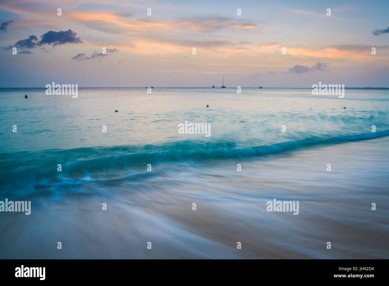 Retreating waves on the beach in Grand Cayman Stock Photo - Alamy