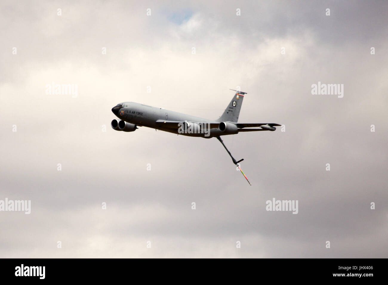 Raf voyager tanker aircraft crew hi-res stock photography and images ...