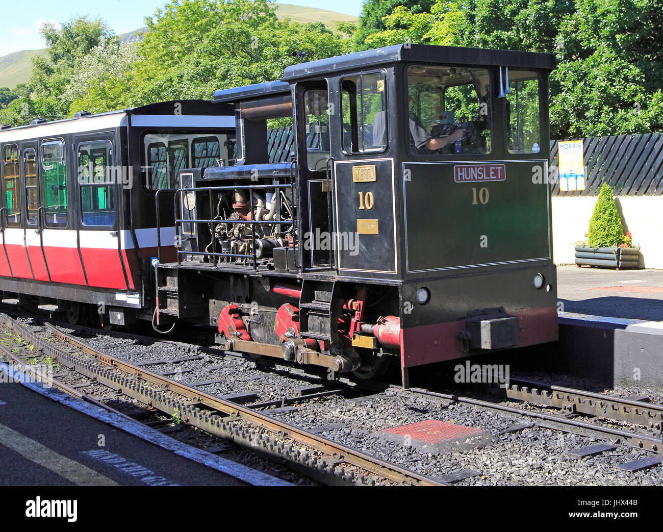 Snowdonia mountain railway train hi-res stock photography and images ...