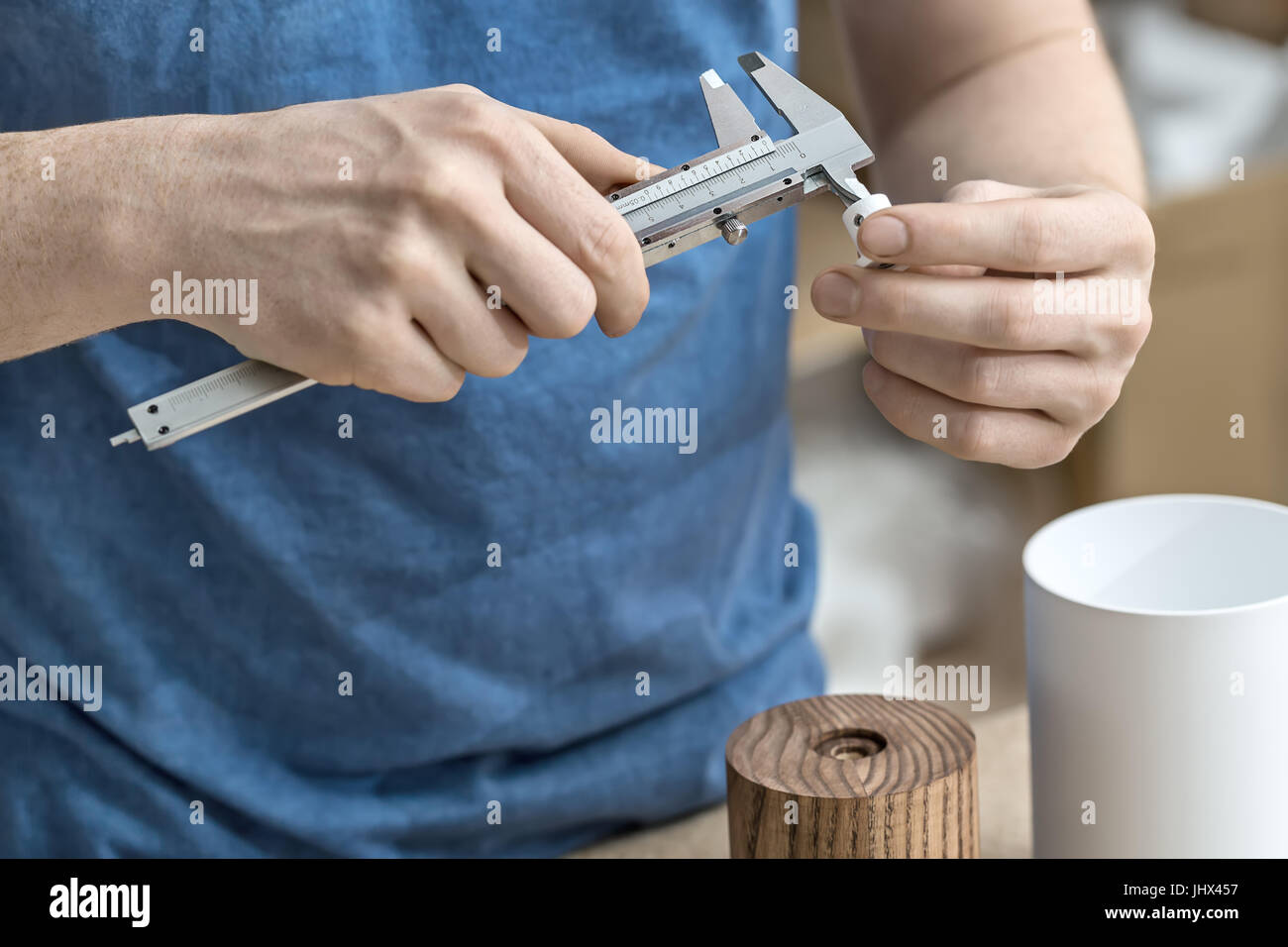 Caliper measuring round hi-res stock photography and images - Alamy