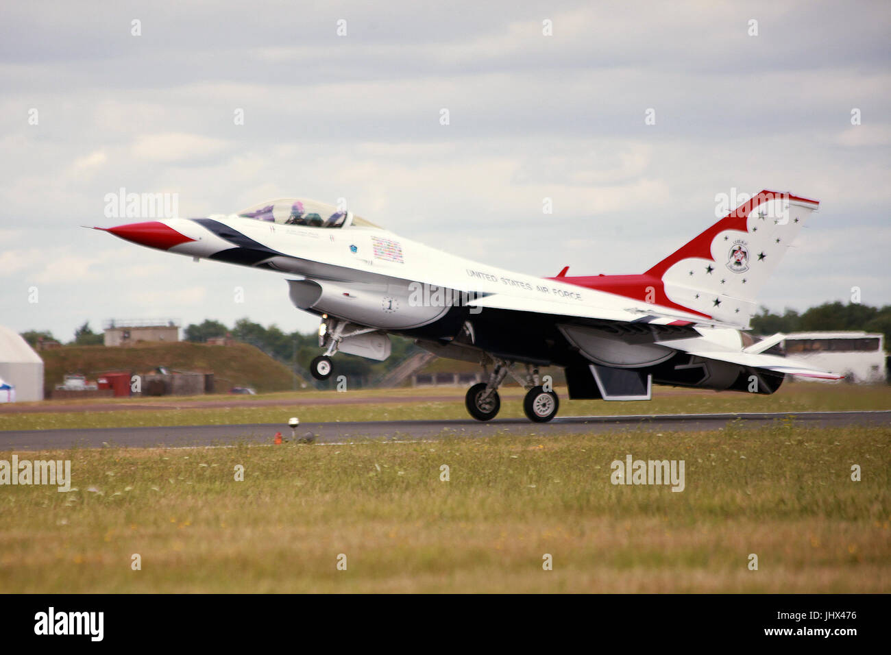 USAF aerobatics display team, Thunderbirds Stock Photo - Alamy