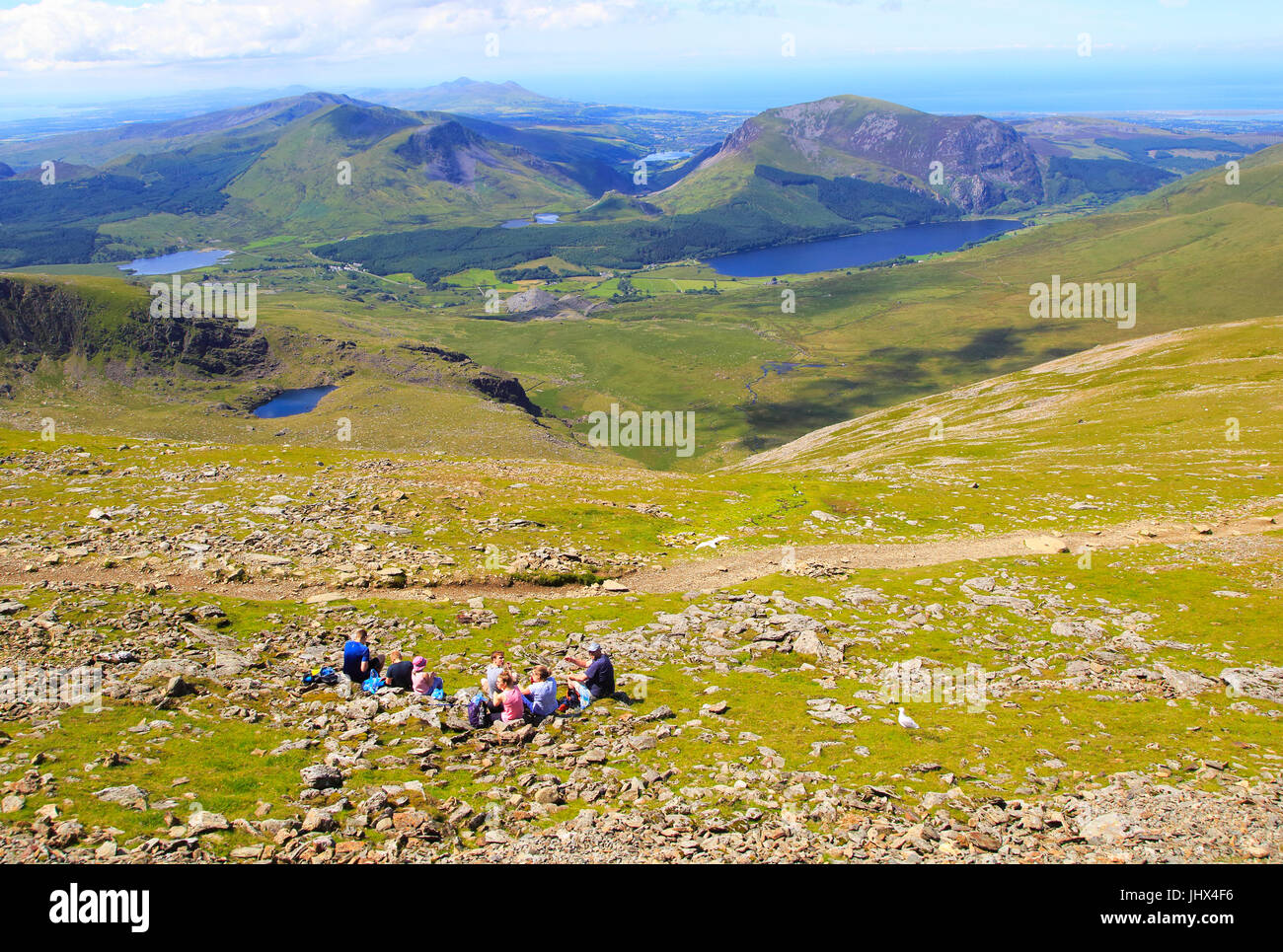 People picnicking view to Llyn Cwellyn lake, Mount Snowdon, Gwynedd ...