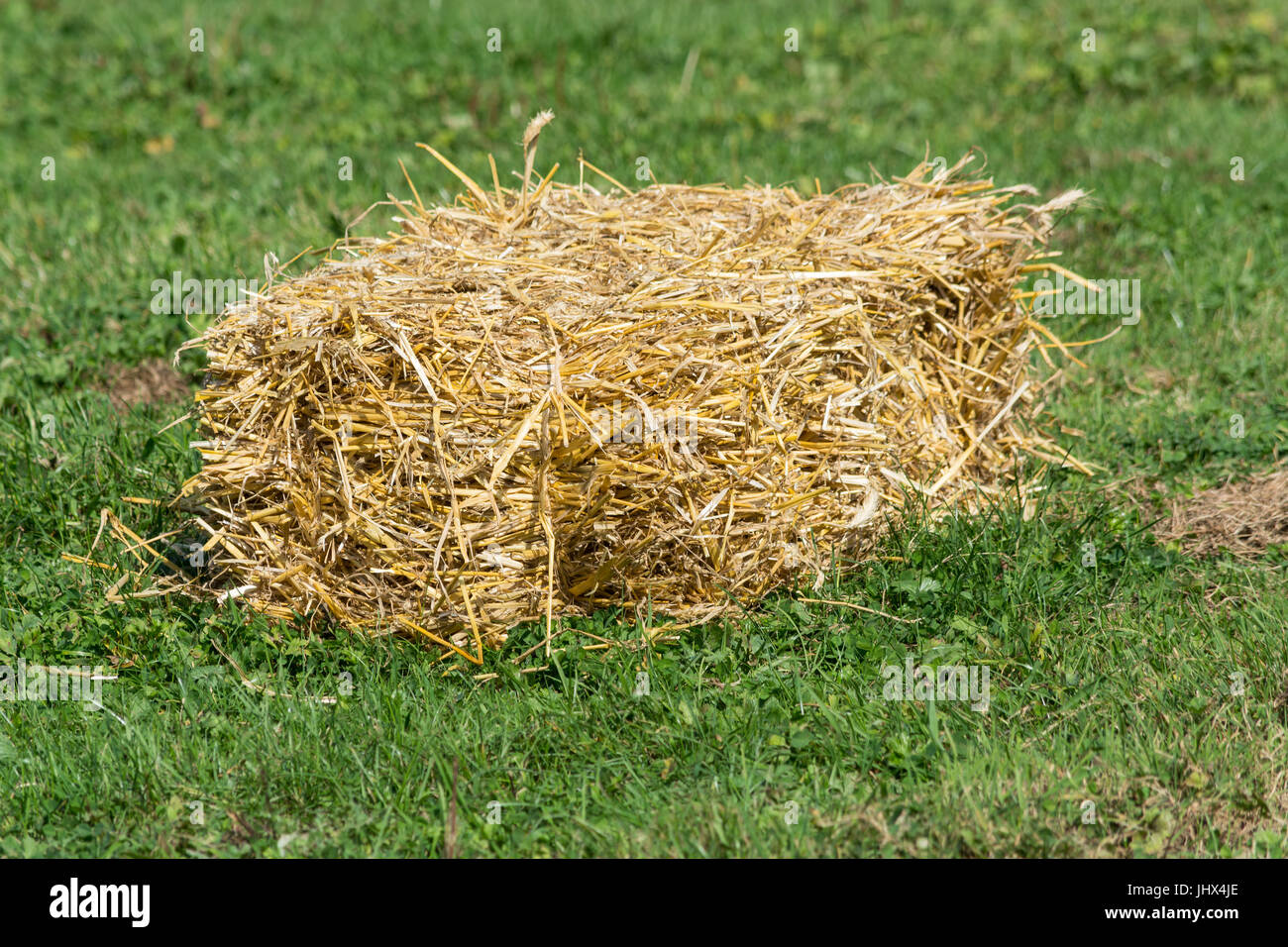 Straw cuboid hi-res stock photography and images - Alamy