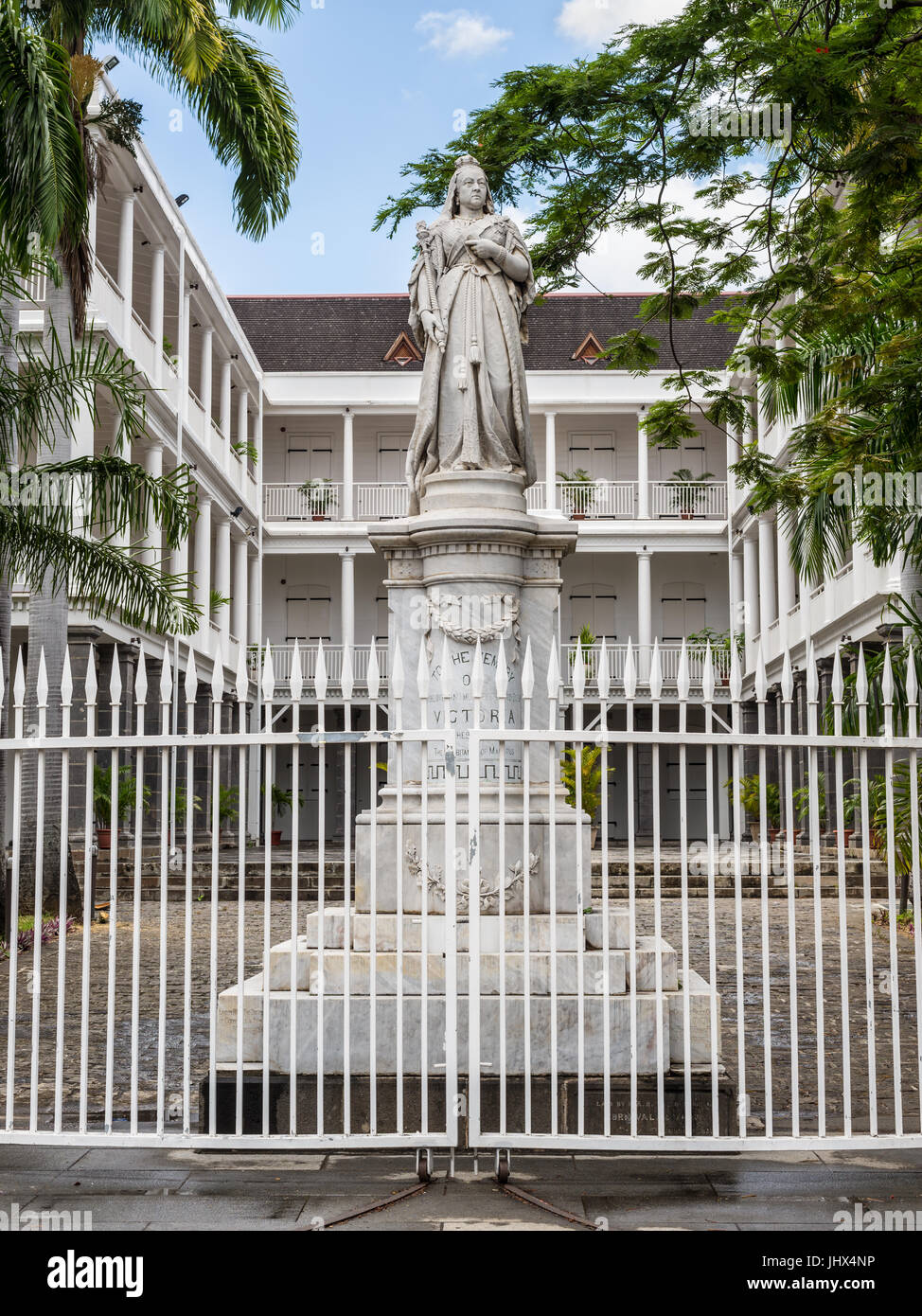 Port Louis, Mauritius - December 25, 2015: Statue of Queen Victoria ...