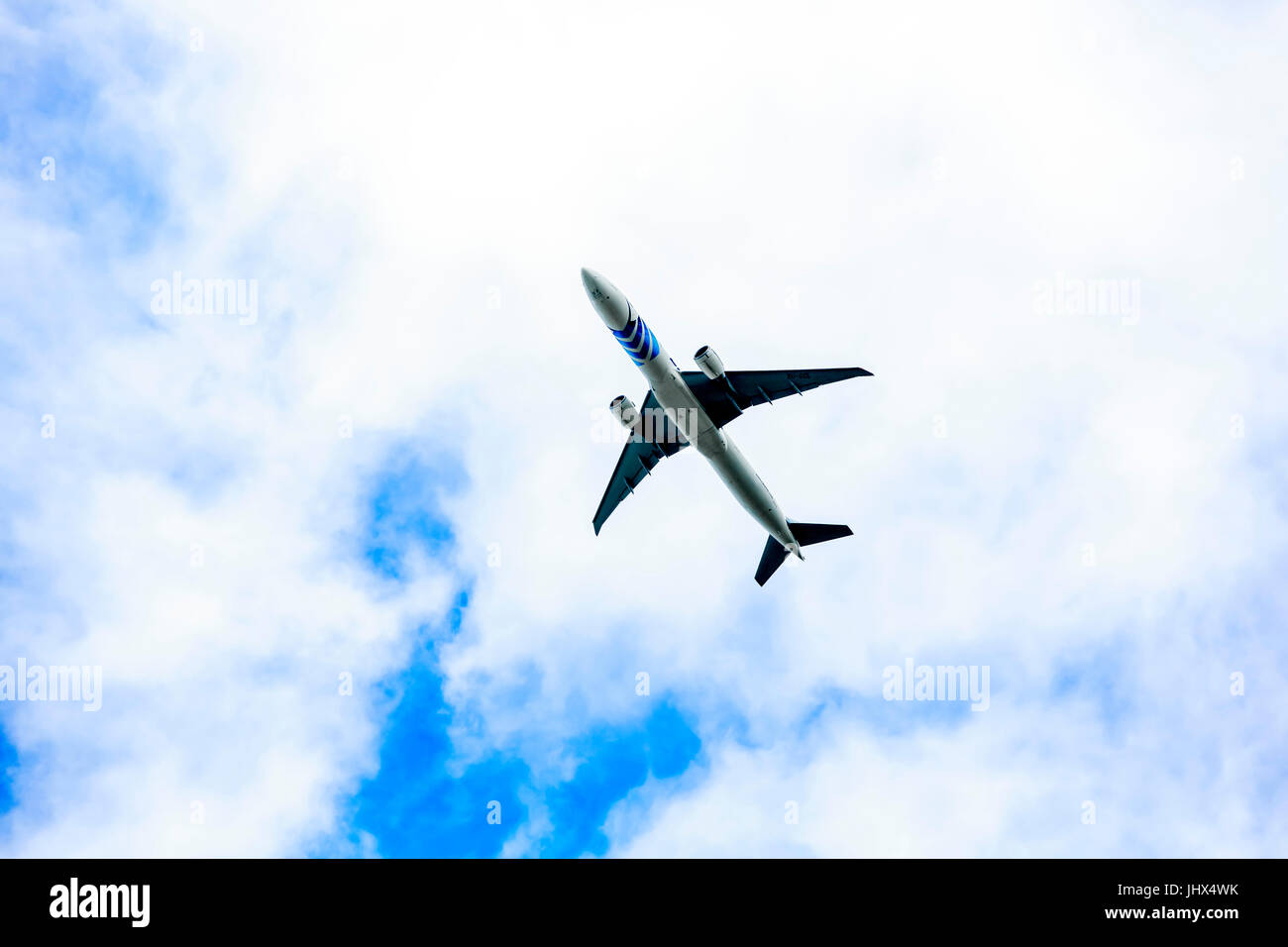 Aircraft passing the sun hi-res stock photography and images - Alamy
