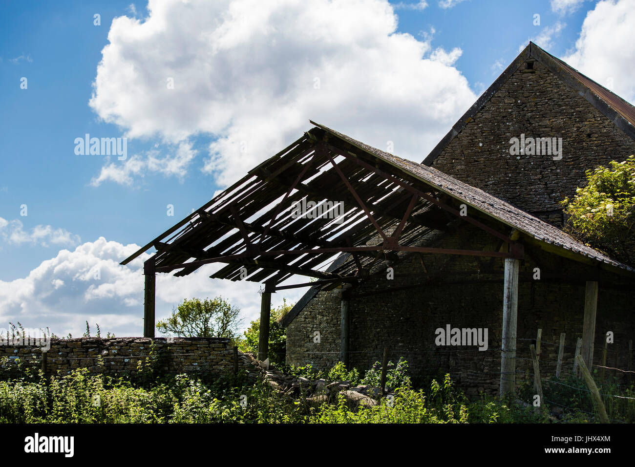 Stone walls clad hi-res stock photography and images - Alamy