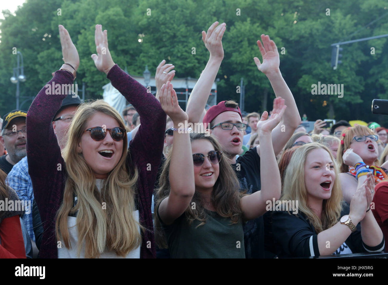 Berlin, Germany. 26th May 2017. Fans applauded Yvonne Catterfeld ...