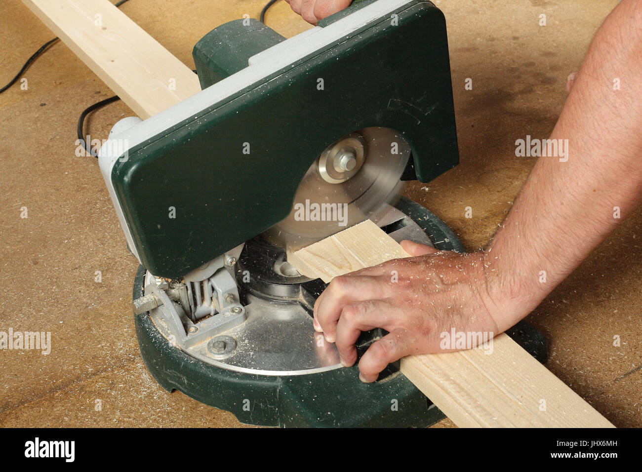 Construction worker miter saw hi-res stock photography and images - Alamy