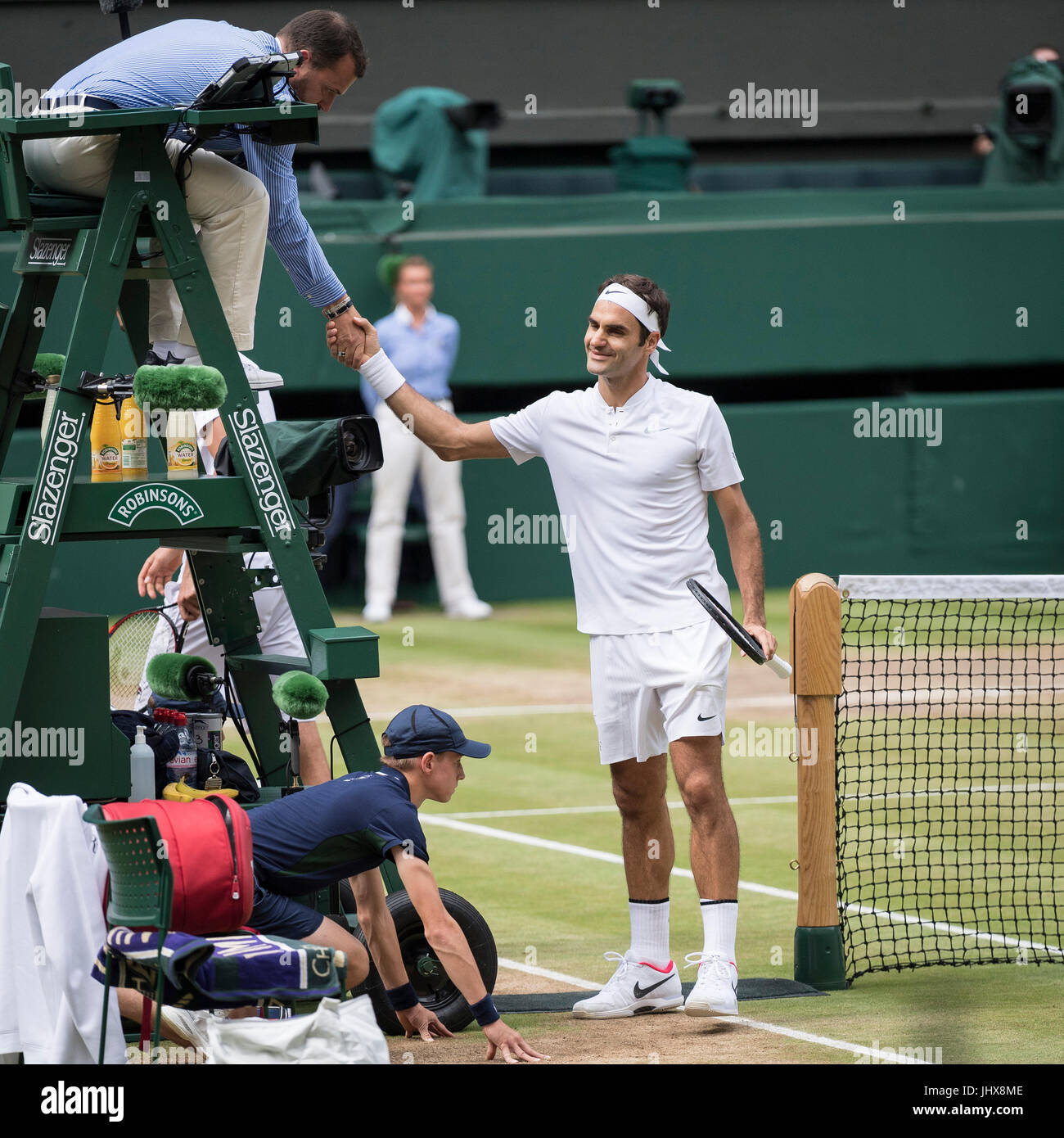 Roger federer 2017 wimbledon trophy hi-res stock photography and images ...