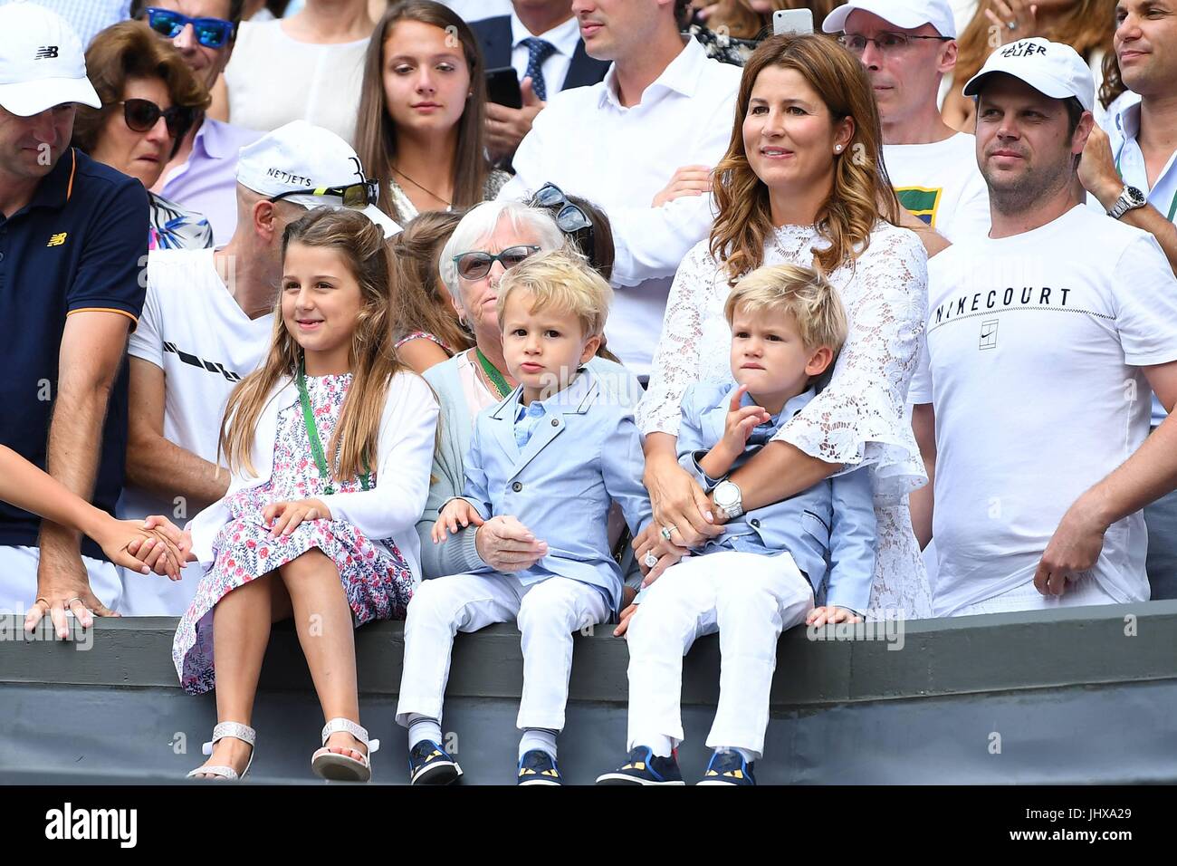 Roger federers wife mirka federer hi-res stock photography and images ...