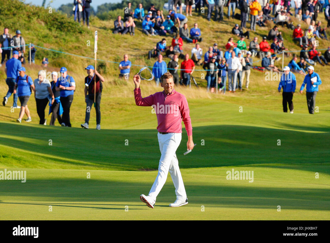 Golf crowd hi-res stock photography and images - Alamy