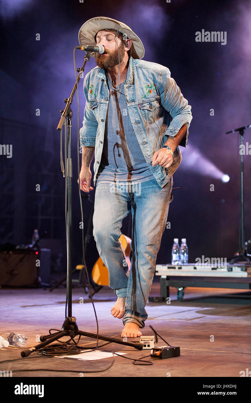 Strumbellas simon ward hi-res stock photography and images - Alamy