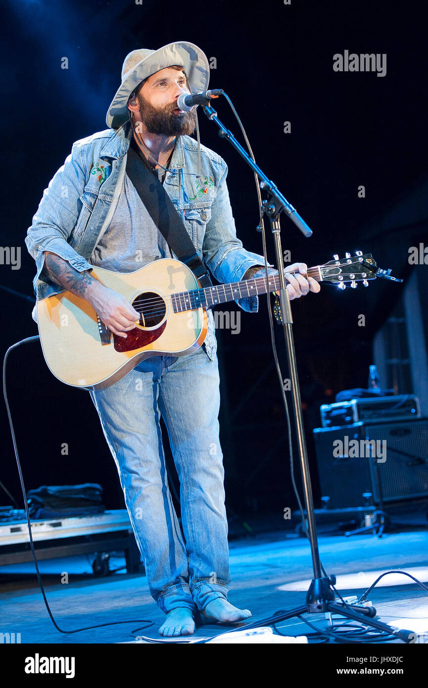 Strumbellas simon ward hi-res stock photography and images - Alamy