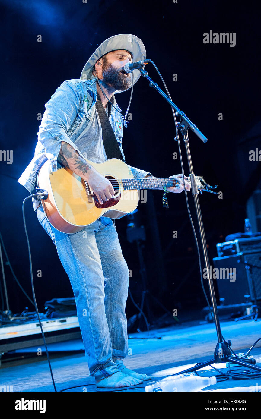 Strumbellas simon ward hi-res stock photography and images - Alamy