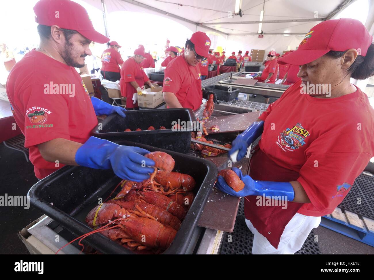 Los Angeles, California, USA. 16th July, 2017. People enjoy the ...
