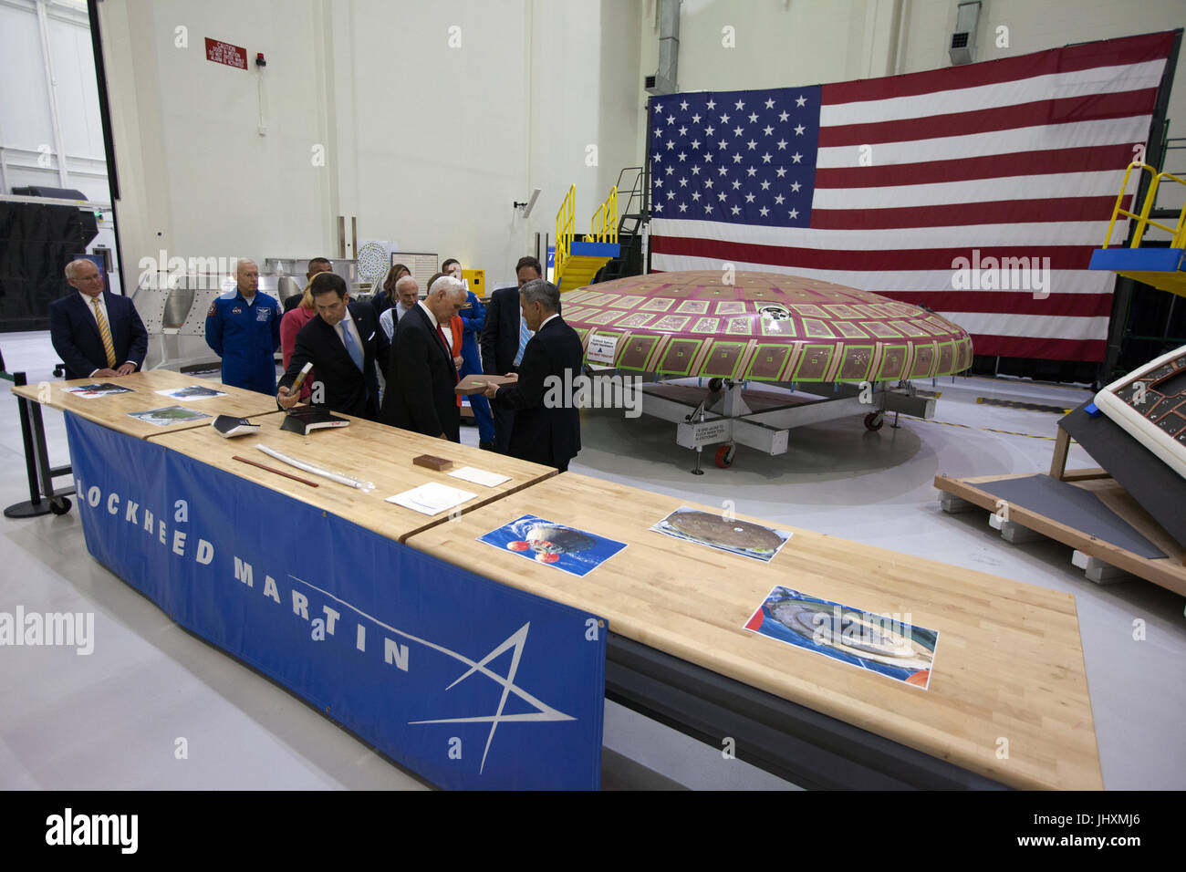 Nasa operations and checkout building hi-res stock photography and ...