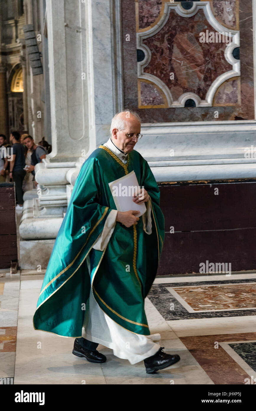 Italian catholic priest in rome hi-res stock photography and images - Alamy