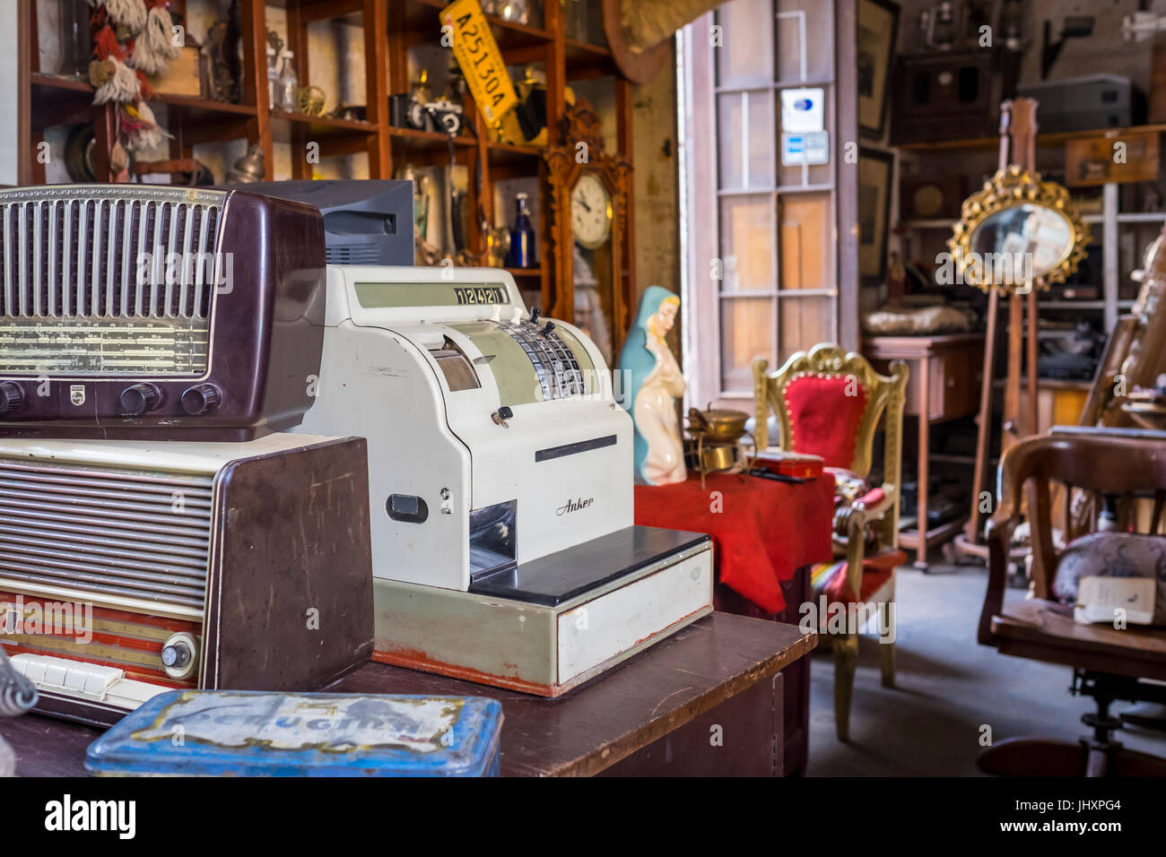 Antique shop interior hi-res stock photography and images - Alamy
