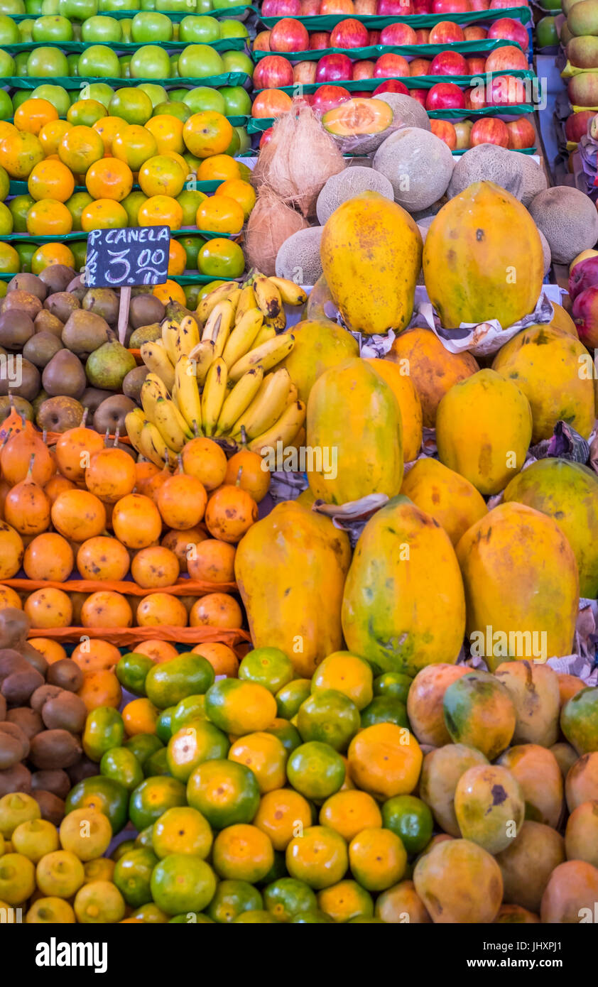 Peru Fruit Market Stock Photos & Peru Fruit Market Stock Images - Alamy