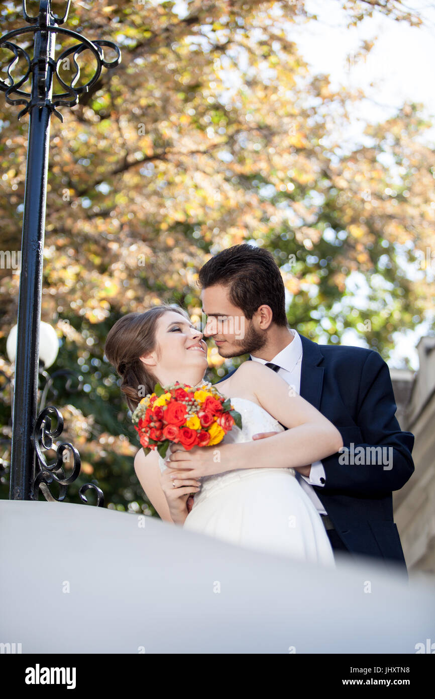 Just married young husband and wife posing in wedding photo Stock Photo ...