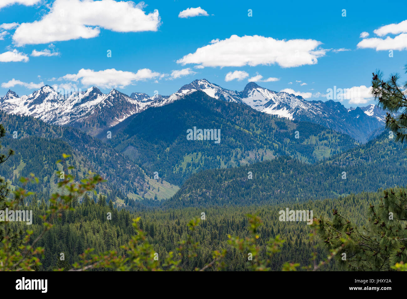 Overlooking mountains hi-res stock photography and images - Alamy