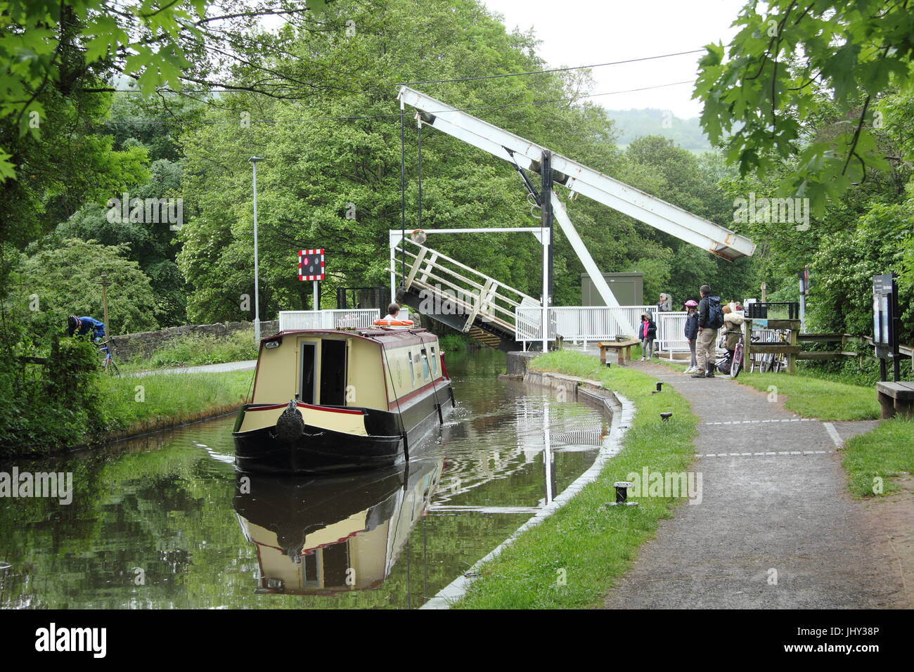 Monmouthshire canal swing bridge hi-res stock photography and images ...