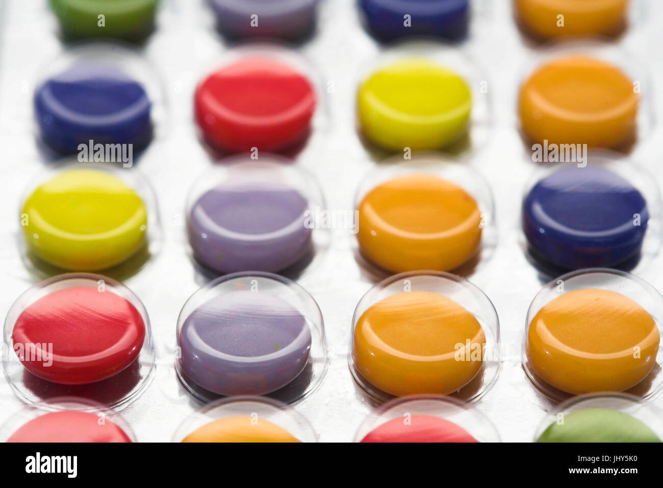 Bunte tabletten coloured tablets hi-res stock photography and images ...