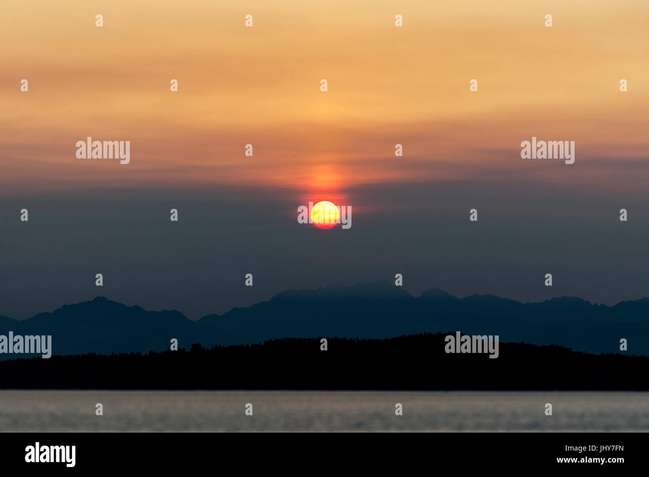 Sunset over puget sound olympic hi-res stock photography and images - Alamy