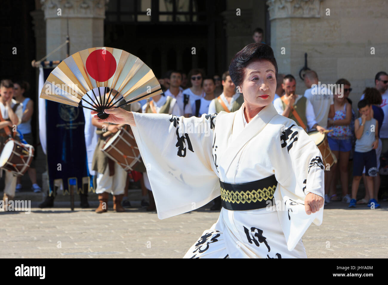 Japanese performing artist hi-res stock photography and images - Alamy
