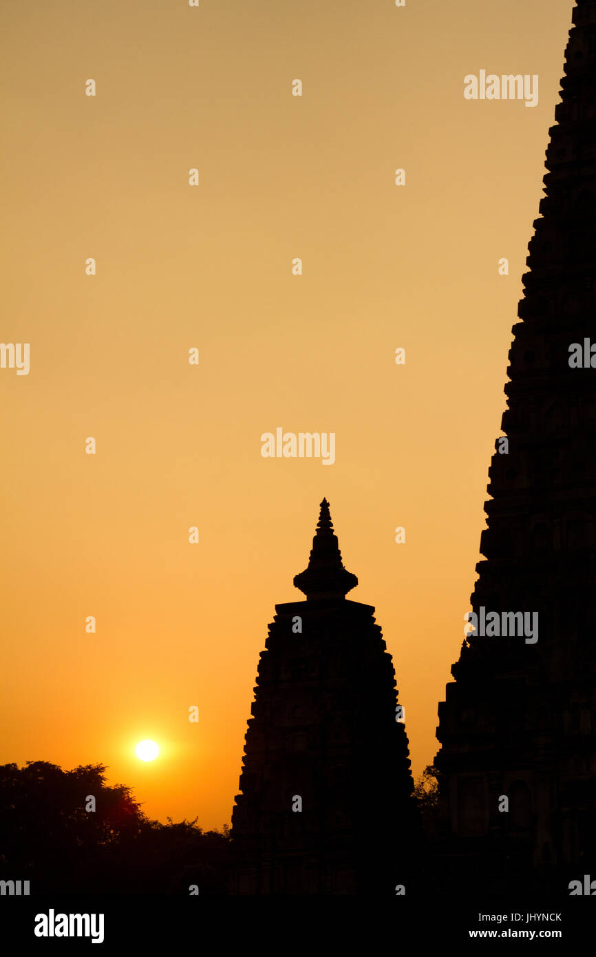 The Mahabodhi Temple at Bodh Gaya, UNESCO World Heritage Site, Bihar ...