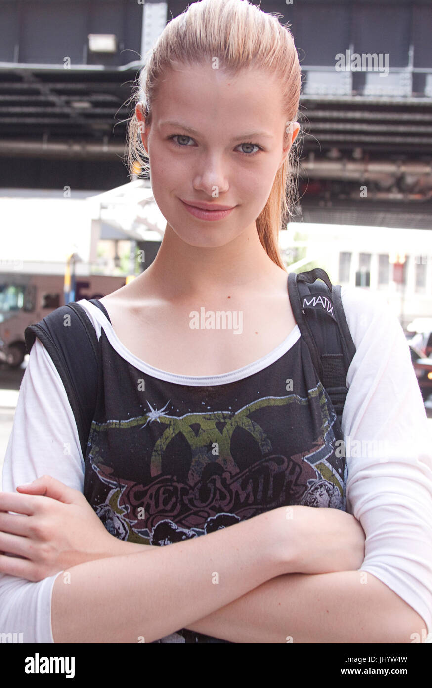 Beautiful Glowing skin Professional Makeup beauty portrait of Fashion ...