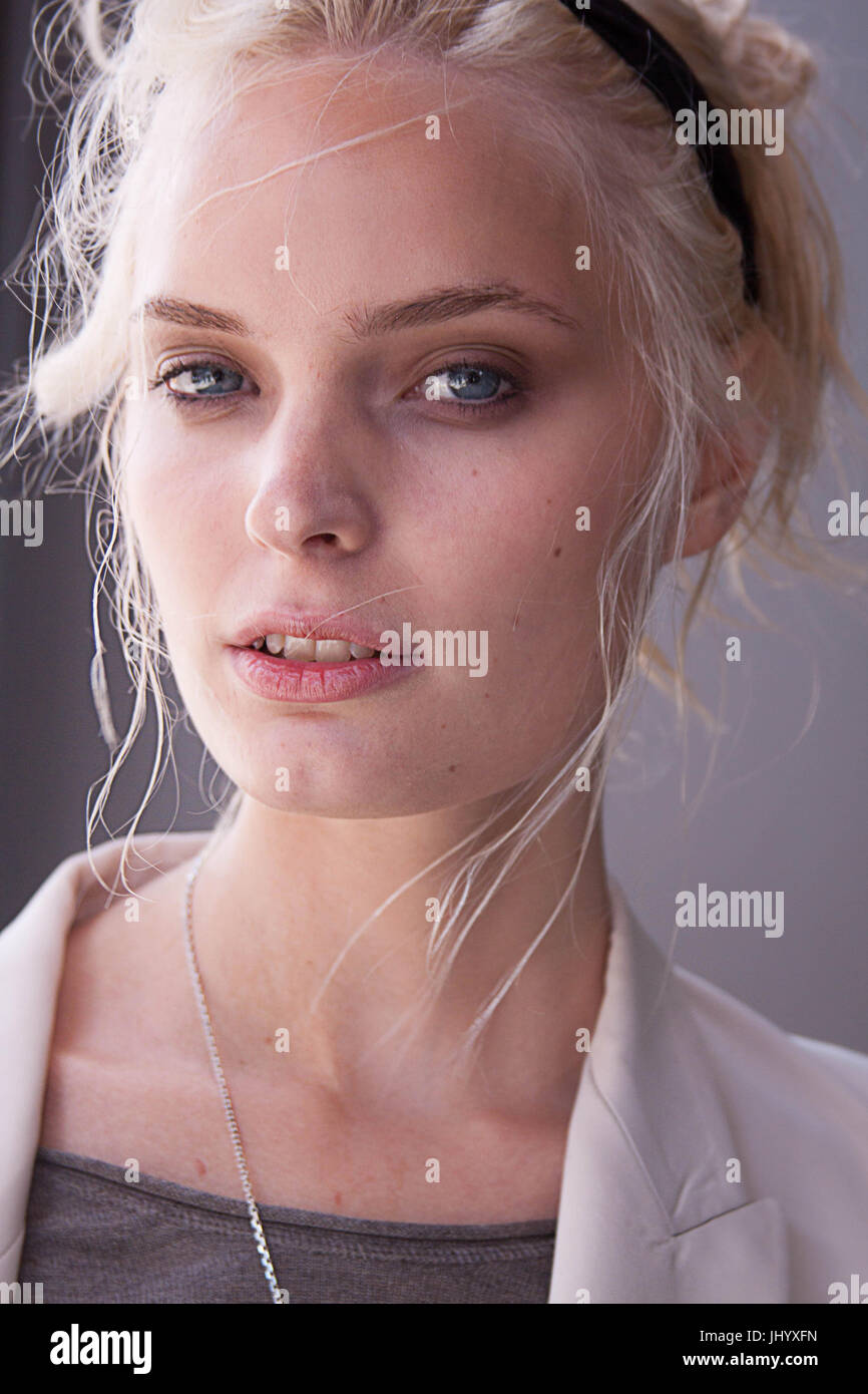 Beautiful glowing skin Professional Makeup beauty portrait of Fashion ...