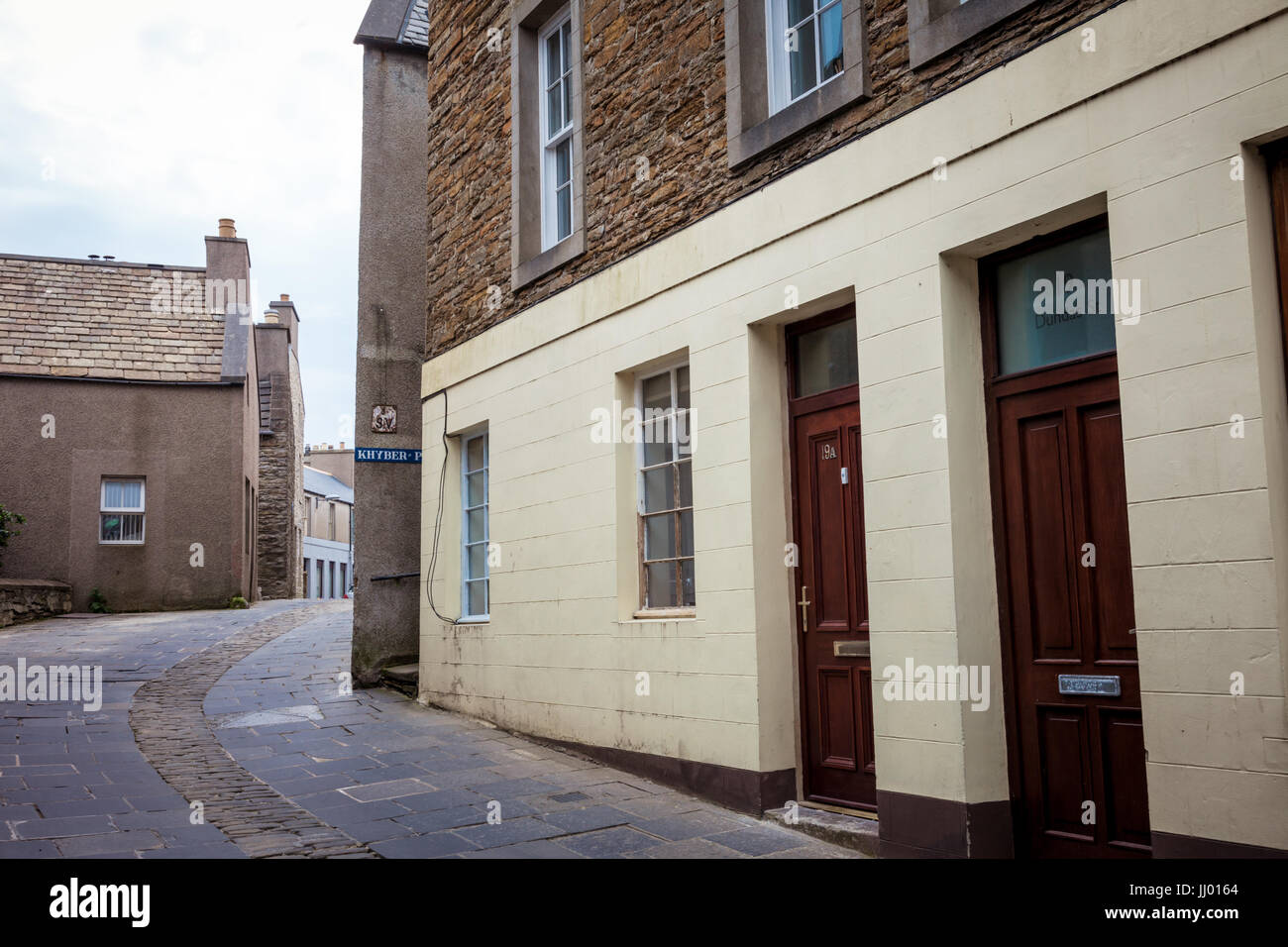 Pavement street uk empty hi-res stock photography and images - Alamy