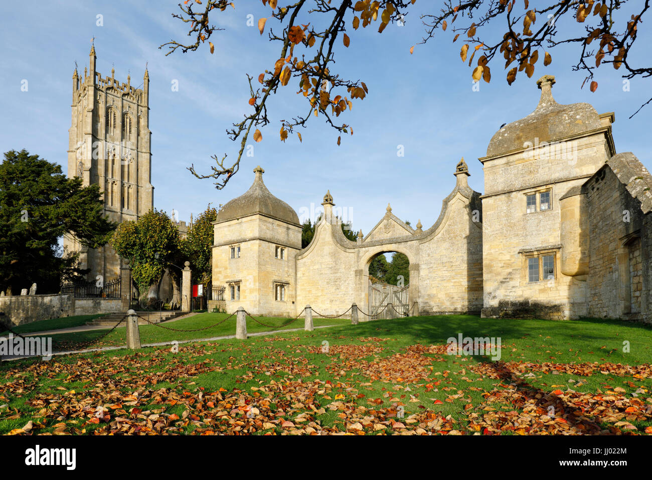 Gatehouse of Campden House and St James church, Chipping Campden ...