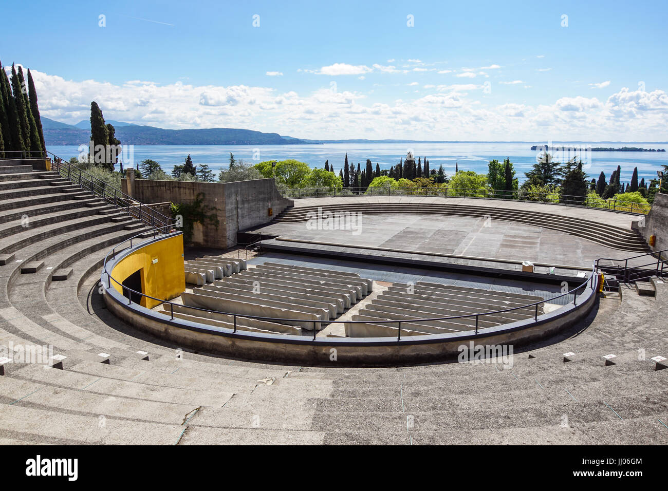 Empty circus arena hi-res stock photography and images - Alamy
