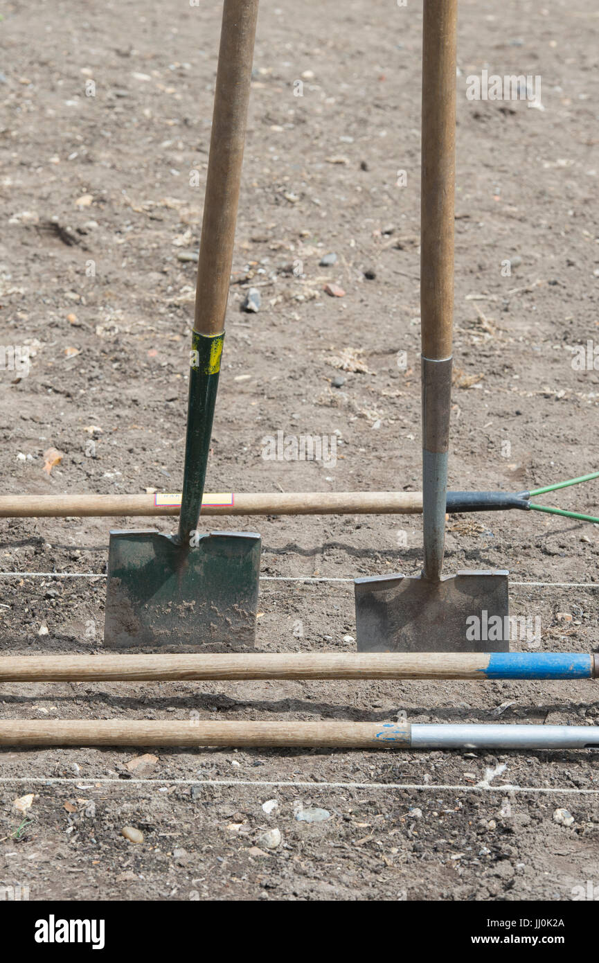 Garden spades hi-res stock photography and images - Alamy