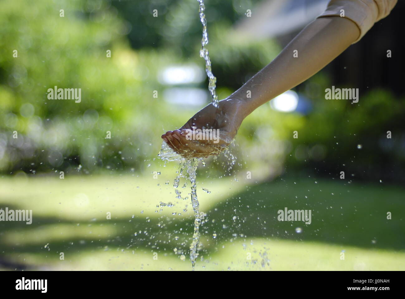 Hand catching water Stock Photo - Alamy