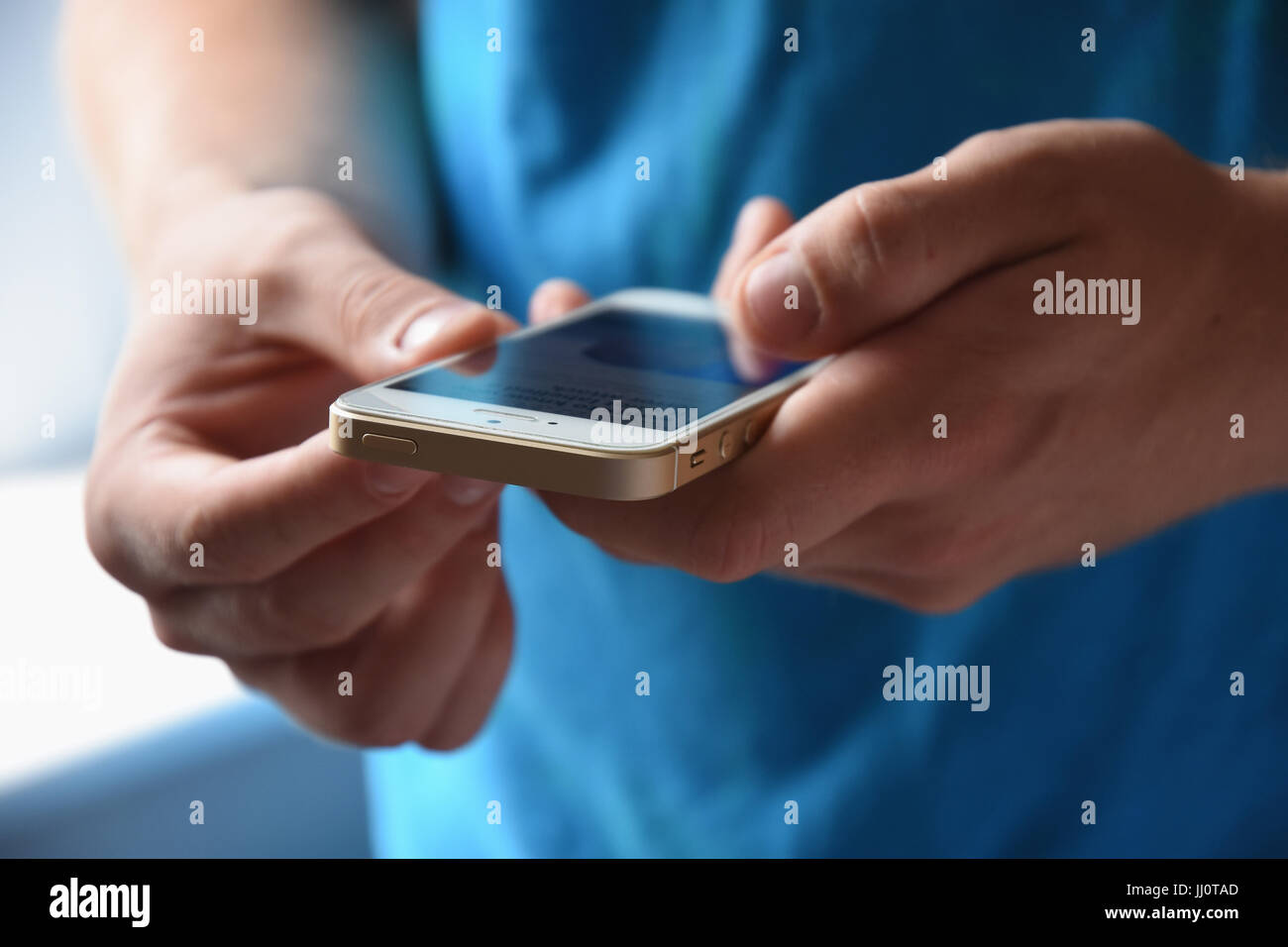 Close up of teenage boy using an Apple iPhone SE mobile phone Stock ...