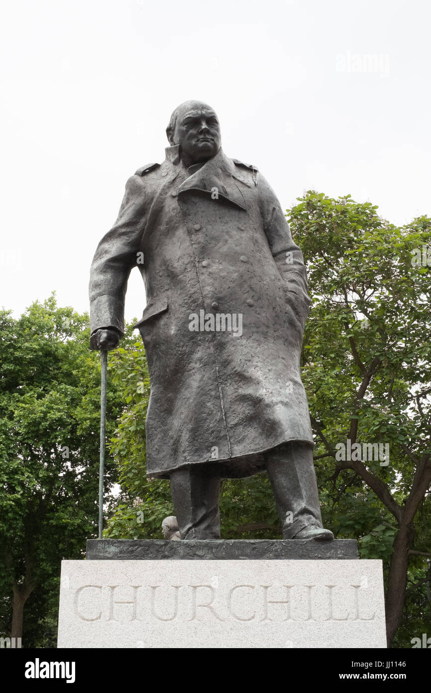 Statue of Sir Winston Churchill, Parliament Square, London, England ...