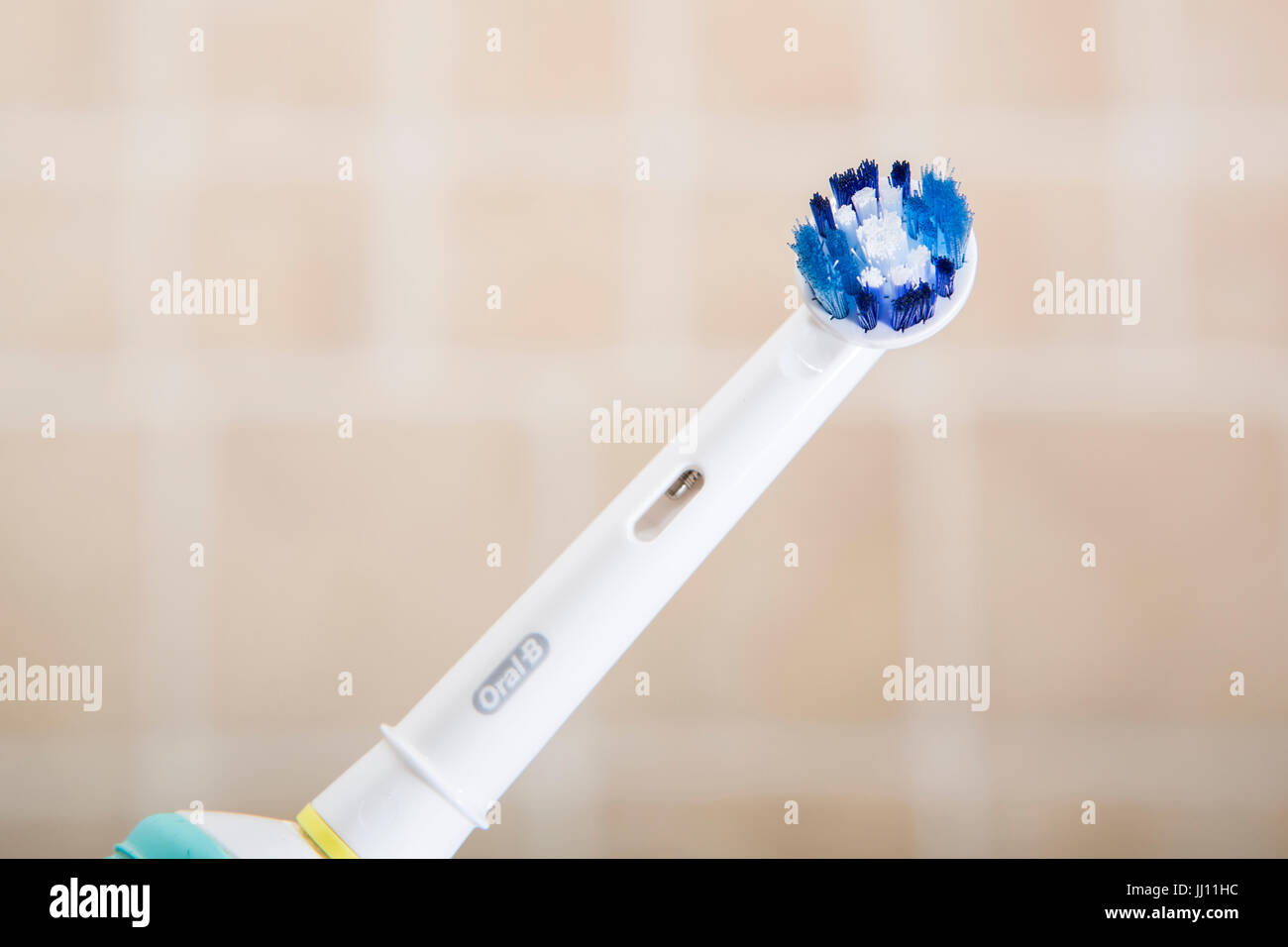Oral b toothbrush hi-res stock photography and images - Alamy